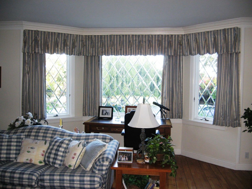Photo Gallery of The 5 Window Bay Window Treatments